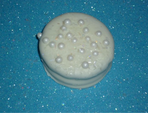 White Chocolate Covered Glitter And Sugar Pearl Oreo Cookies 1 Dozen on ...